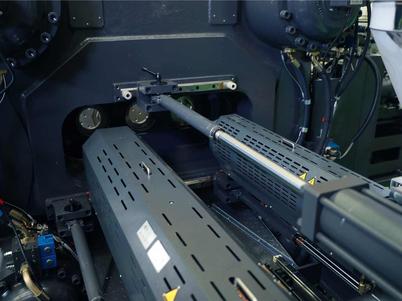 D1M Series Two-platen Multi-component Injection Molding Machine - YIZUMI